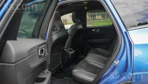 Blue Volvo XC60 2019 in Riga, with an engine capacity of 2.00 L and mileage of 250 thousand km for 19950 €, photo 9 on AUTOMOTO.COM.LV