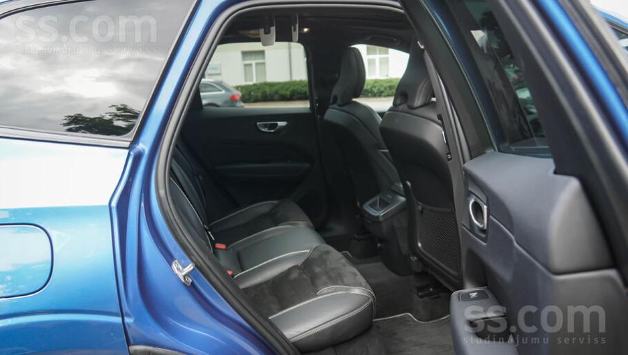 Blue Volvo XC60 2019 in Riga, with an engine capacity of 2.00 L and mileage of 250 thousand km for 19950 €, photo 12 on AUTOMOTO.COM.LV
