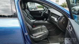 Blue Volvo XC60 2019 in Riga, with an engine capacity of 2.00 L and mileage of 250 thousand km for 19950 €, photo 13 on AUTOMOTO.COM.LV