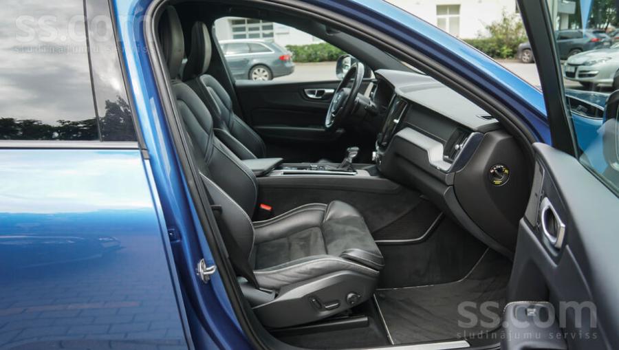 Blue Volvo XC60 2019 in Riga, with an engine capacity of 2.00 L and mileage of 250 thousand km for 19950 €, photo 13 on AUTOMOTO.COM.LV