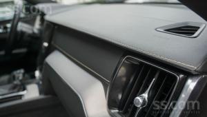 Blue Volvo XC60 2019 in Riga, with an engine capacity of 2.00 L and mileage of 250 thousand km for 19950 €, photo 16 on AUTOMOTO.COM.LV