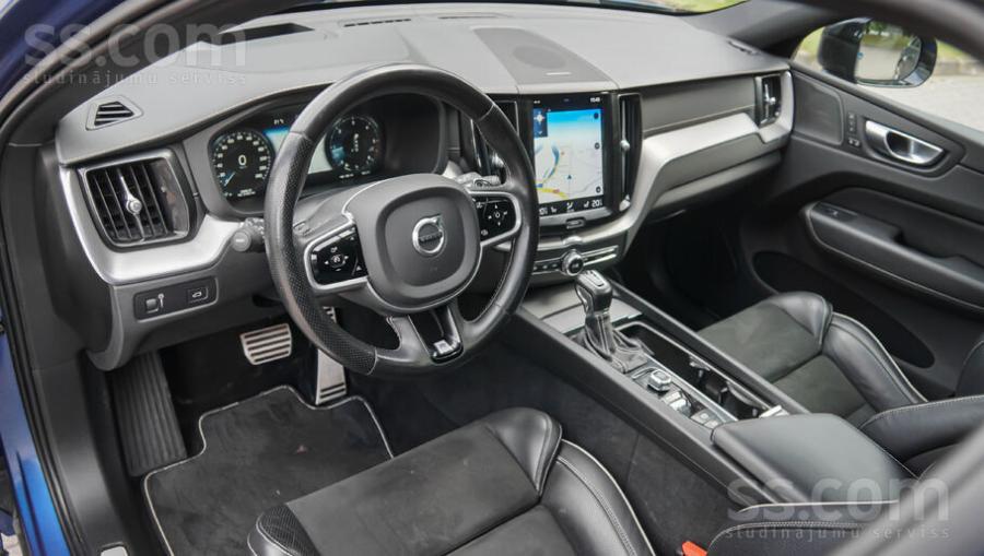Blue Volvo XC60 2019 in Riga, with an engine capacity of 2.00 L and mileage of 250 thousand km for 19950 €, photo 19 on AUTOMOTO.COM.LV