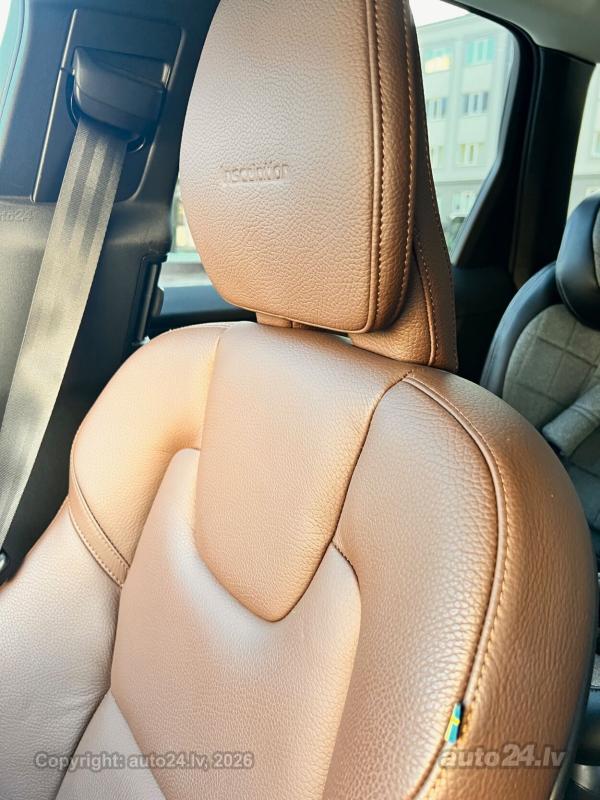Blue Volvo XC60 2019 in Tallinn, with an engine capacity of 2.00 L and mileage of 61 thousand km for 28750 €, photo 11 on AUTOMOTO.COM.LV