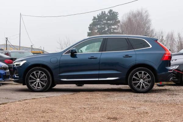 Zils Volvo XC60 2020 Rīga, ar dzinēja tilpumu 2.00 L un nobraukumu 249 tūkst. km par 18995 €, foto 5 vietnē AUTOMOTO.COM.LV
