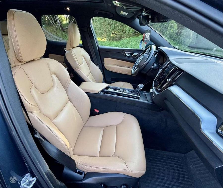 Blue Volvo XC60 2020 in Vilnius, with an engine capacity of 2.00 L and mileage of 90 thousand km for 25400 €, photo 12 on AUTOMOTO.COM.LV
