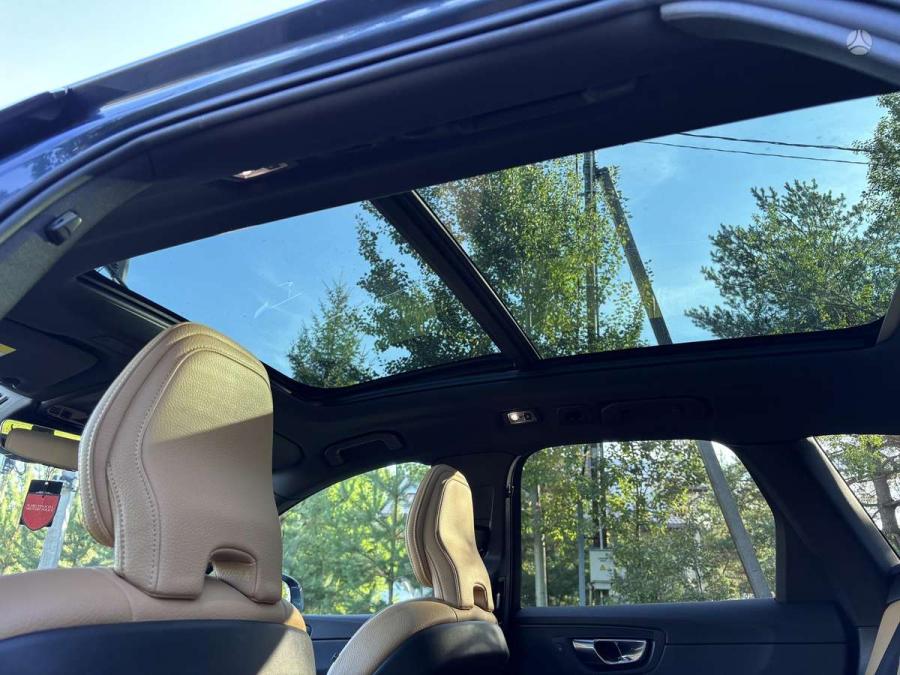 Blue Volvo XC60 2020 in Vilnius, with an engine capacity of 2.00 L and mileage of 90 thousand km for 25400 €, photo 15 on AUTOMOTO.COM.LV