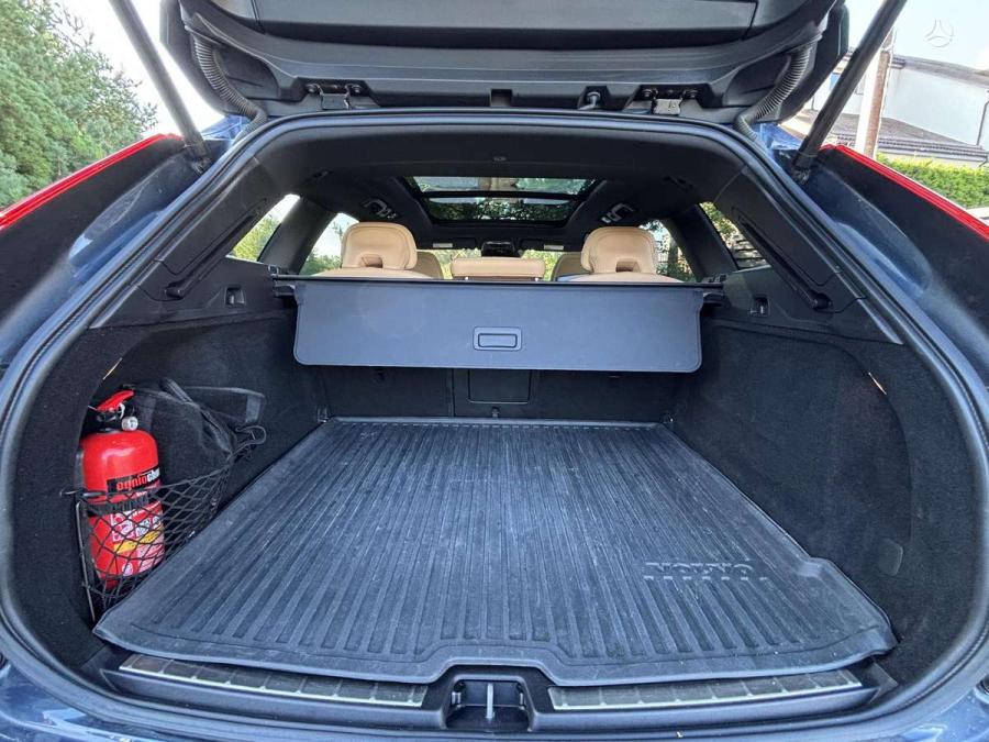 Blue Volvo XC60 2020 in Vilnius, with an engine capacity of 2.00 L and mileage of 90 thousand km for 25400 €, photo 18 on AUTOMOTO.COM.LV
