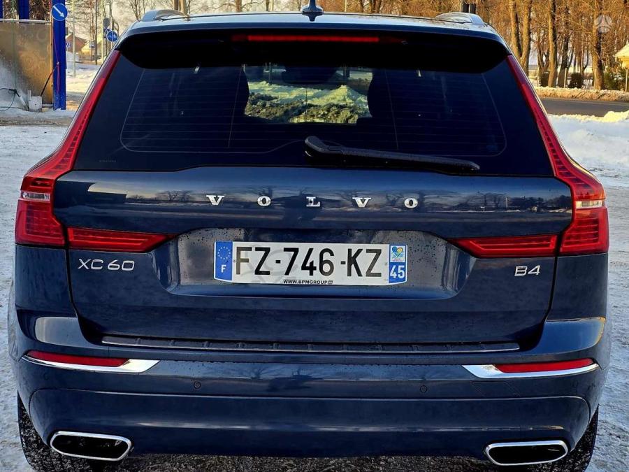 Blue Volvo XC60 2021 in Taurage, with an engine capacity of 1.97 L and mileage of 250 thousand km for 20500 €, photo 6 on AUTOMOTO.COM.LV