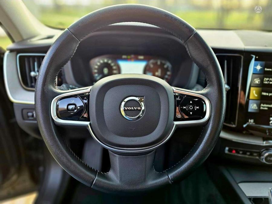 Blue Volvo XC60 2021 in Taurage, with an engine capacity of 1.97 L and mileage of 250 thousand km for 20500 €, photo 14 on AUTOMOTO.COM.LV