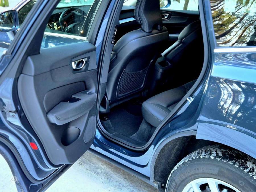 Blue Volvo XC60 2021 in Vilnius, with an engine capacity of 1.97 L and mileage of 222 thousand km for 21300 €, photo 20 on AUTOMOTO.COM.LV