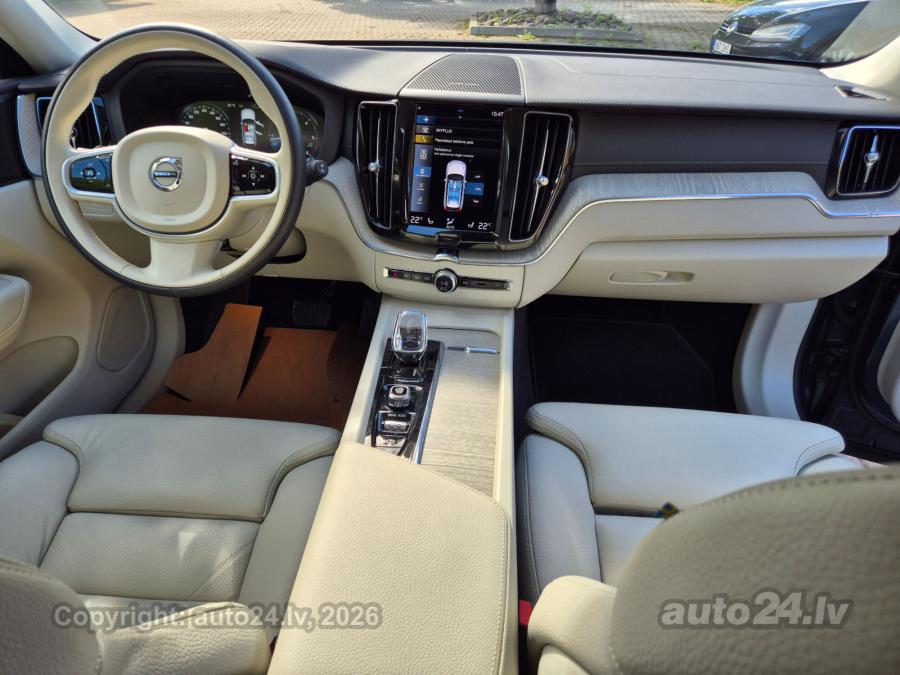 Blue Volvo XC60 2021 in Tartu, with an engine capacity of 2.00 L and mileage of 40 thousand km for 36790 €, photo 8 on AUTOMOTO.COM.LV