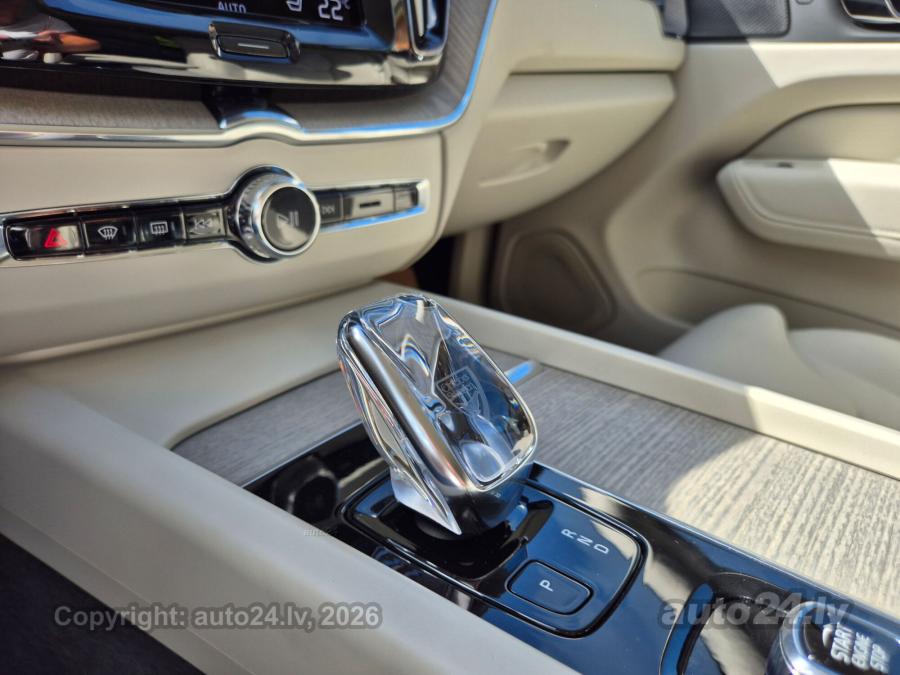 Blue Volvo XC60 2021 in Tartu, with an engine capacity of 2.00 L and mileage of 40 thousand km for 36790 €, photo 19 on AUTOMOTO.COM.LV