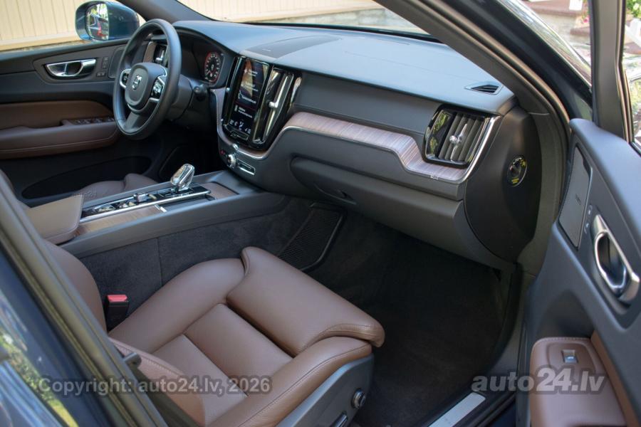Blue Volvo XC60 2021 in Tallinn, with an engine capacity of 2.00 L and mileage of 70 thousand km for 37900 €, photo 10 on AUTOMOTO.COM.LV
