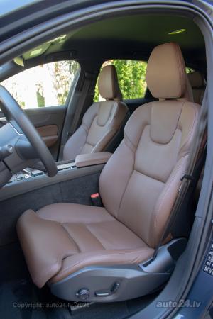 Blue Volvo XC60 2021 in Tallinn, with an engine capacity of 2.00 L and mileage of 70 thousand km for 37900 €, photo 11 on AUTOMOTO.COM.LV
