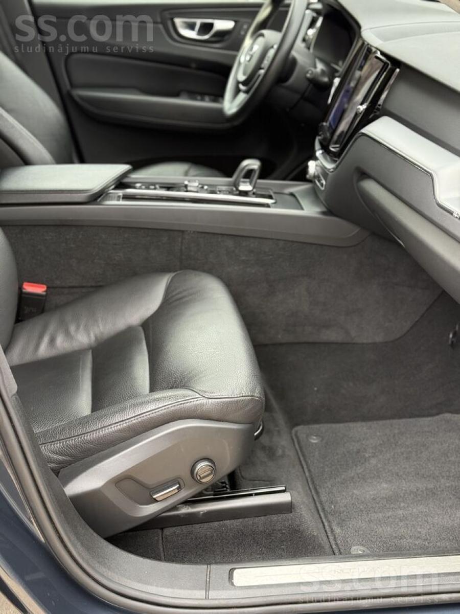Blue Volvo XC60 2021 in Riga, with an engine capacity of 2.00 L and mileage of 0 thousand km for 32000 €, photo 13 on AUTOMOTO.COM.LV
