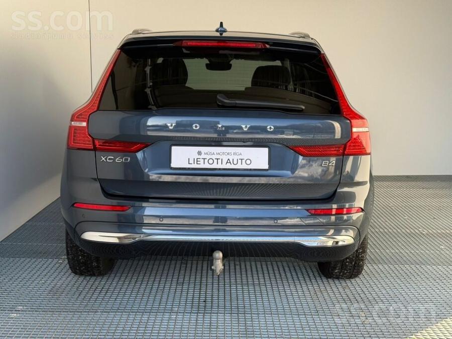 Blue Volvo XC60 2021 in Riga, with an engine capacity of 2.00 L and mileage of 121 thousand km for 33990 €, photo 5 on AUTOMOTO.COM.LV