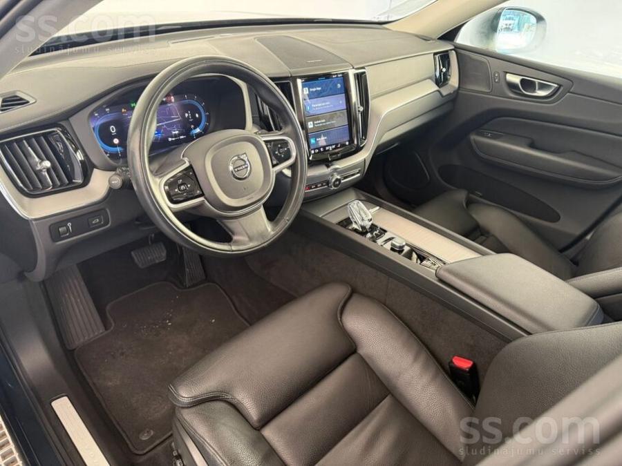 Blue Volvo XC60 2021 in Riga, with an engine capacity of 2.00 L and mileage of 121 thousand km for 33990 €, photo 6 on AUTOMOTO.COM.LV