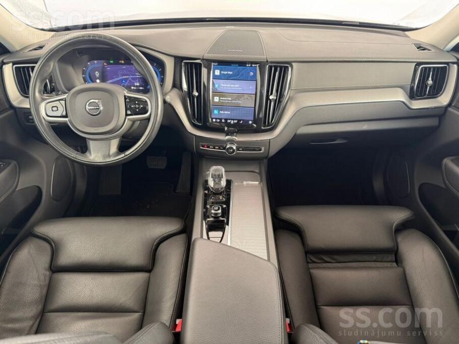 Blue Volvo XC60 2021 in Riga, with an engine capacity of 2.00 L and mileage of 121 thousand km for 33990 €, photo 8 on AUTOMOTO.COM.LV