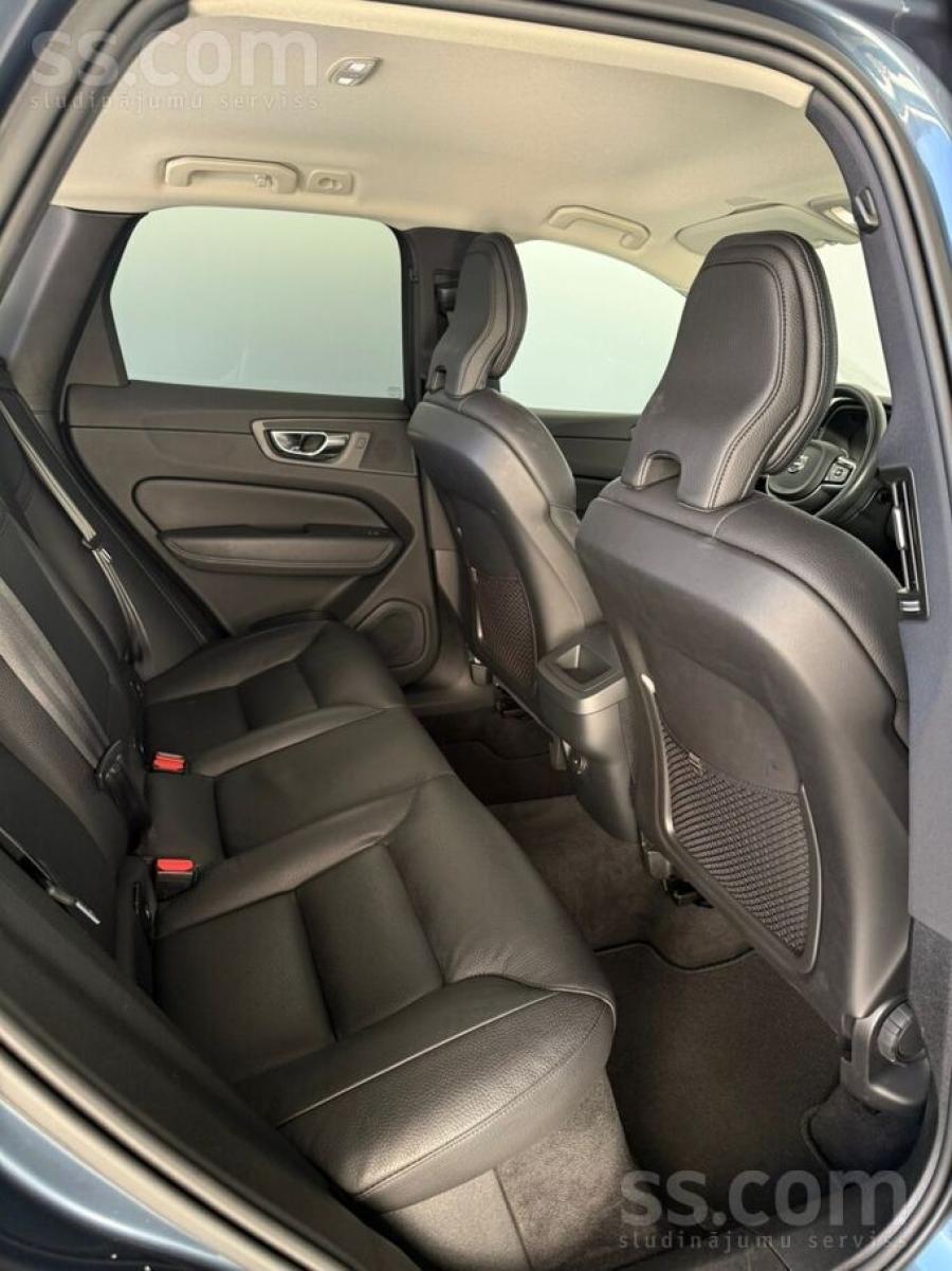 Blue Volvo XC60 2021 in Riga, with an engine capacity of 2.00 L and mileage of 121 thousand km for 33990 €, photo 17 on AUTOMOTO.COM.LV
