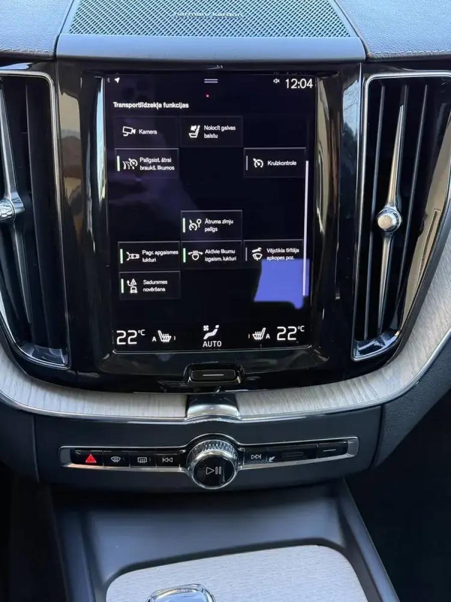 Blue Volvo XC60 2021 in Riga, with an engine capacity of 2.00 L and mileage of 108 thousand km for 34000 €, photo 8 on AUTOMOTO.COM.LV