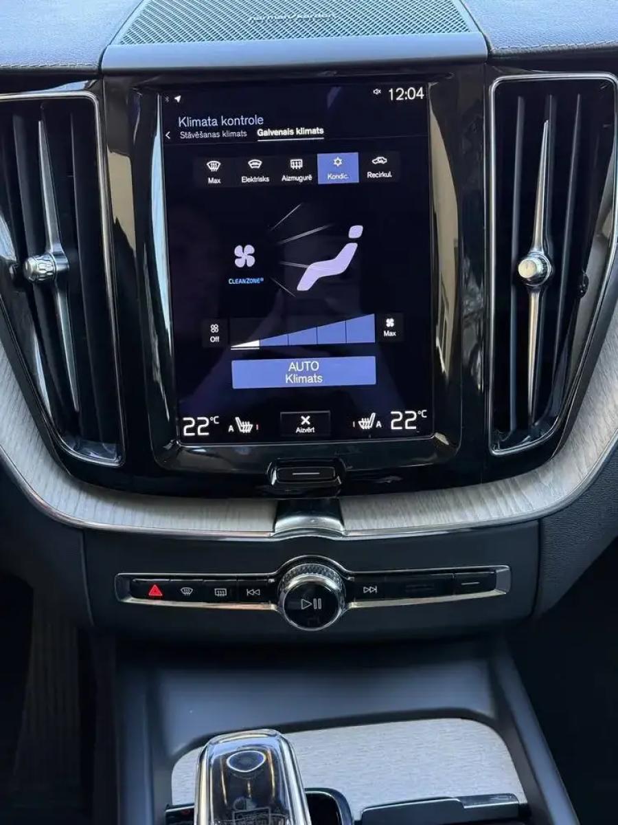 Blue Volvo XC60 2021 in Riga, with an engine capacity of 2.00 L and mileage of 108 thousand km for 34000 €, photo 9 on AUTOMOTO.COM.LV