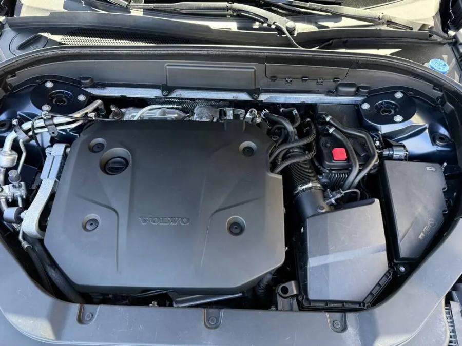 Blue Volvo XC60 2021 in Riga, with an engine capacity of 2.00 L and mileage of 108 thousand km for 34000 €, photo 23 on AUTOMOTO.COM.LV