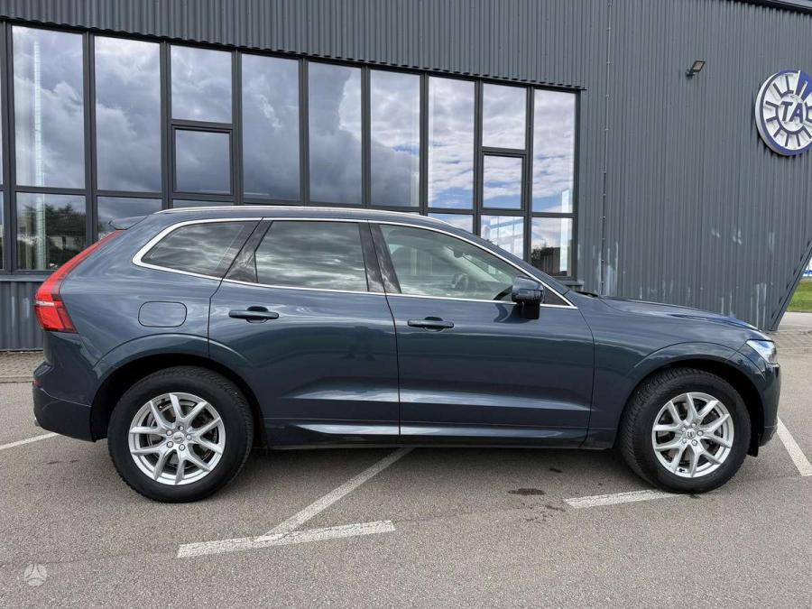 Blue Volvo XC60 2021 in Siauliai, with an engine capacity of 2.00 L and mileage of 250 thousand km for 18950 €, photo 7 on AUTOMOTO.COM.LV
