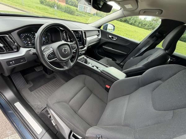 Blue Volvo XC60 2021 in Siauliai, with an engine capacity of 2.00 L and mileage of 250 thousand km for 18950 €, photo 10 on AUTOMOTO.COM.LV
