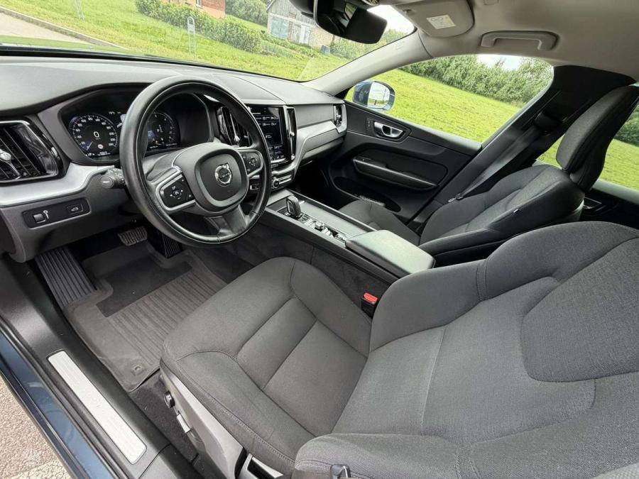 Blue Volvo XC60 2021 in Siauliai, with an engine capacity of 2.00 L and mileage of 250 thousand km for 18950 €, photo 11 on AUTOMOTO.COM.LV