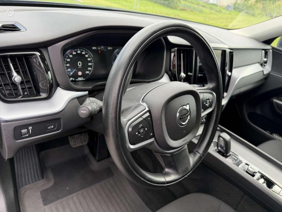 Blue Volvo XC60 2021 in Siauliai, with an engine capacity of 2.00 L and mileage of 250 thousand km for 18950 €, photo 12 on AUTOMOTO.COM.LV