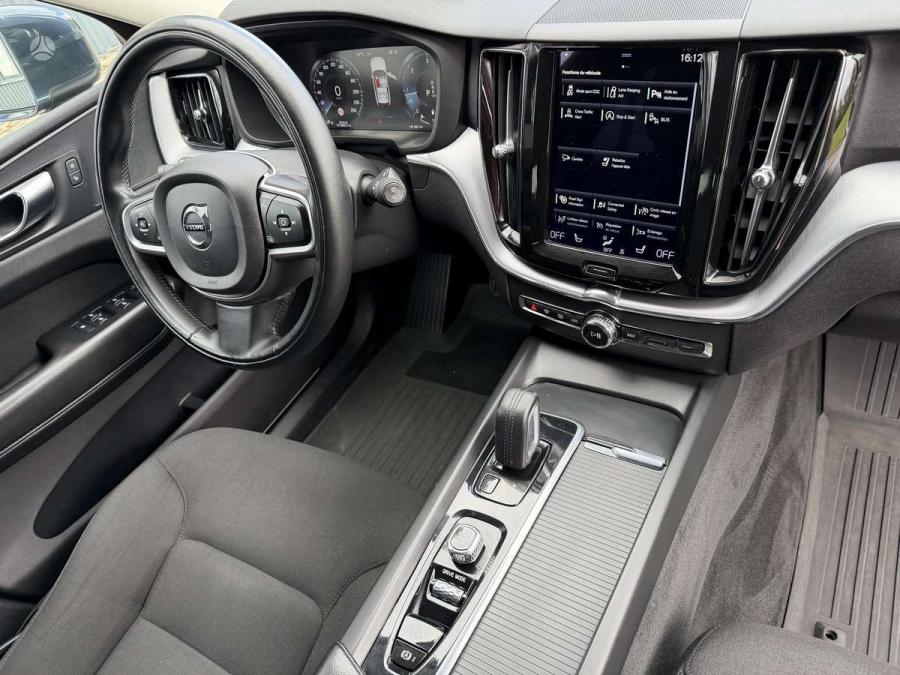 Blue Volvo XC60 2021 in Siauliai, with an engine capacity of 2.00 L and mileage of 250 thousand km for 18950 €, photo 17 on AUTOMOTO.COM.LV