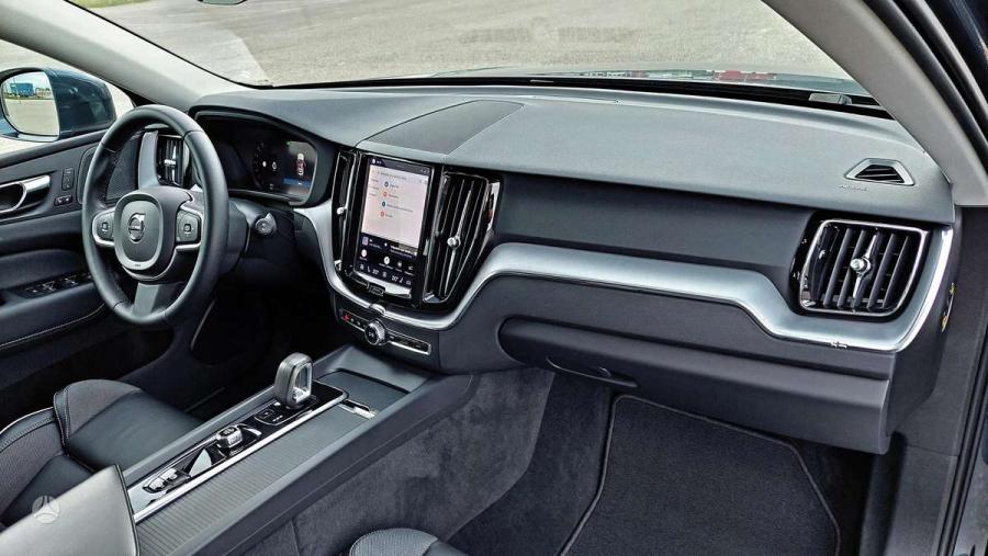 Blue Volvo XC60 2021 in Vilnius, with an engine capacity of 1.97 L and mileage of 83 thousand km for 26990 €, photo 26 on AUTOMOTO.COM.LV