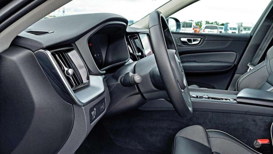 Blue Volvo XC60 2021 in Vilnius, with an engine capacity of 1.97 L and mileage of 83 thousand km for 26990 €, photo 32 on AUTOMOTO.COM.LV