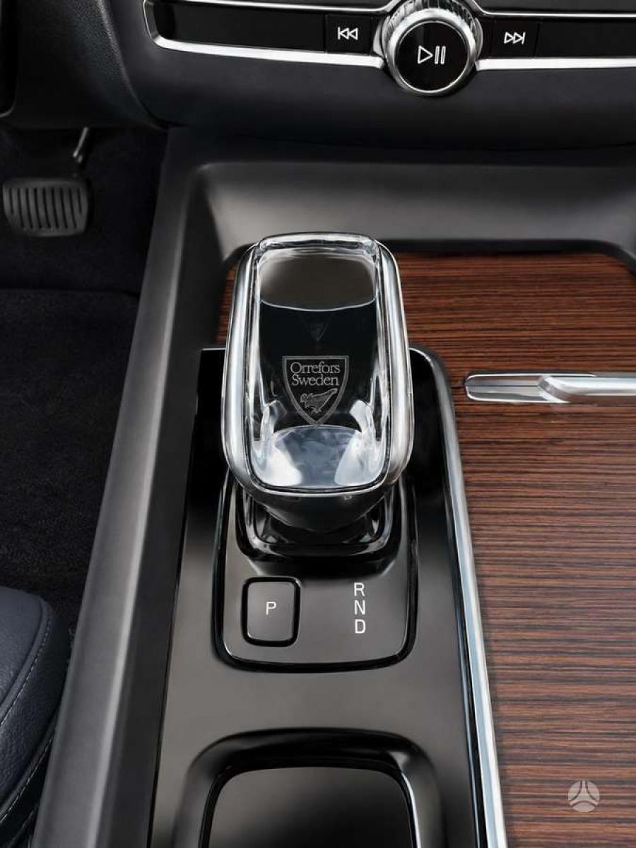 Blue Volvo XC60 2021 in Vilnius, with an engine capacity of 1.97 L and mileage of 165 thousand km for 29750 €, photo 32 on AUTOMOTO.COM.LV