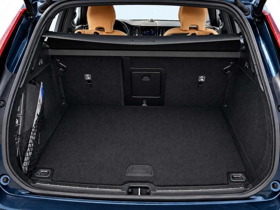 Blue Volvo XC60 2021 in Vilnius, with an engine capacity of 1.97 L and mileage of 165 thousand km for 29750 €, photo 47 on AUTOMOTO.COM.LV