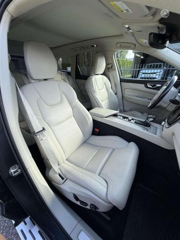 Blue Volvo XC60 2021 in Kaunas, with an engine capacity of 2.00 L and mileage of 91 thousand km for 29900 €, photo 8 on AUTOMOTO.COM.LV
