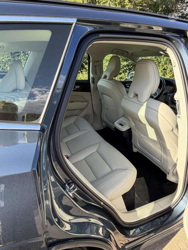 Blue Volvo XC60 2021 in Vilnius, with an engine capacity of 1.97 L and mileage of 34 thousand km for 31500 €, photo 11 on AUTOMOTO.COM.LV