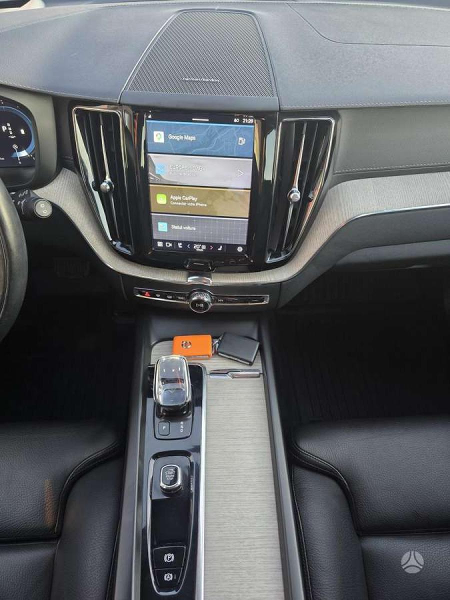 Blue Volvo XC60 2021 in Taurage, with an engine capacity of 2.00 L and mileage of 265 thousand km for 17900 €, photo 19 on AUTOMOTO.COM.LV