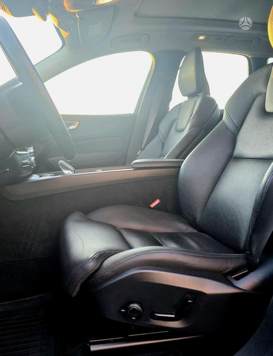 Blue Volvo XC60 2021 in Taurage, with an engine capacity of 2.00 L and mileage of 265 thousand km for 17900 €, photo 22 on AUTOMOTO.COM.LV
