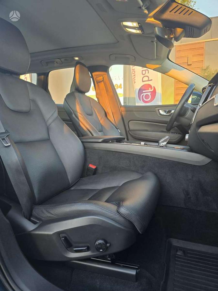 Blue Volvo XC60 2021 in Taurage, with an engine capacity of 2.00 L and mileage of 265 thousand km for 17900 €, photo 24 on AUTOMOTO.COM.LV