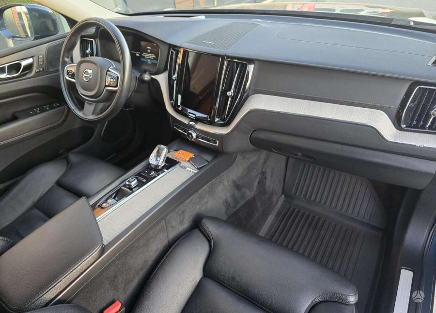 Blue Volvo XC60 2021 in Taurage, with an engine capacity of 2.00 L and mileage of 265 thousand km for 17900 €, photo 25 on AUTOMOTO.COM.LV