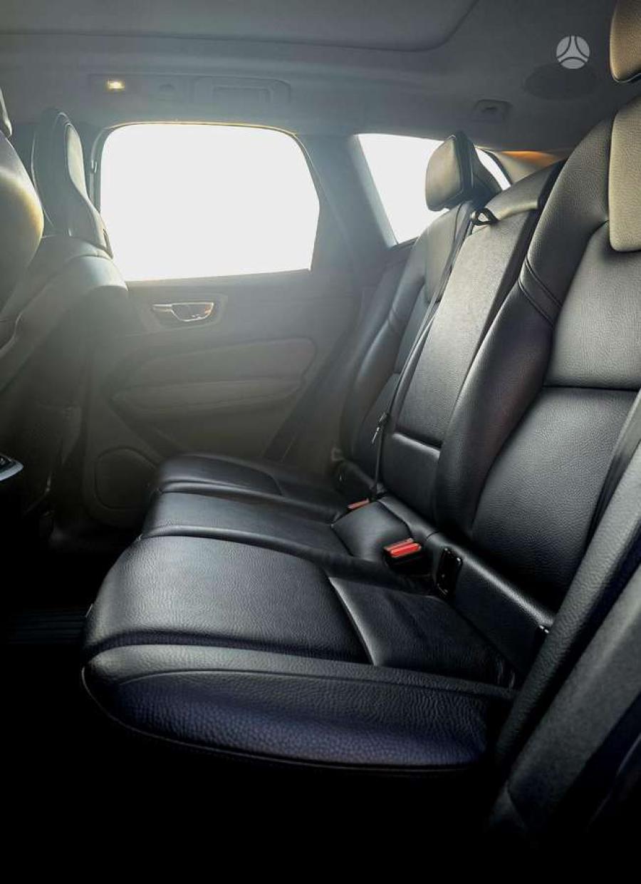 Blue Volvo XC60 2021 in Taurage, with an engine capacity of 2.00 L and mileage of 265 thousand km for 17900 €, photo 26 on AUTOMOTO.COM.LV
