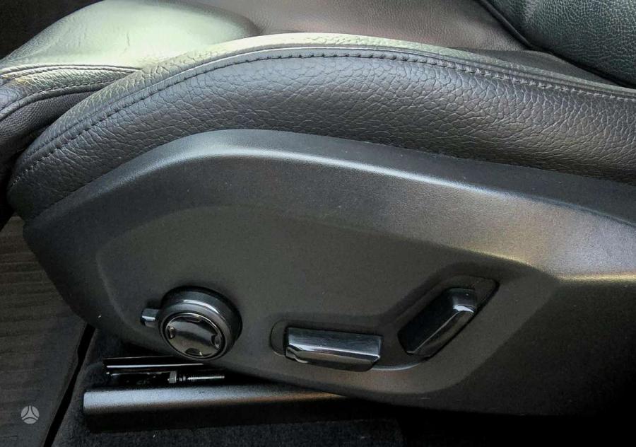 Blue Volvo XC60 2021 in Taurage, with an engine capacity of 2.00 L and mileage of 265 thousand km for 17900 €, photo 33 on AUTOMOTO.COM.LV