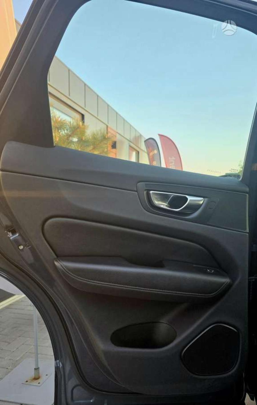 Blue Volvo XC60 2021 in Taurage, with an engine capacity of 2.00 L and mileage of 265 thousand km for 17900 €, photo 35 on AUTOMOTO.COM.LV