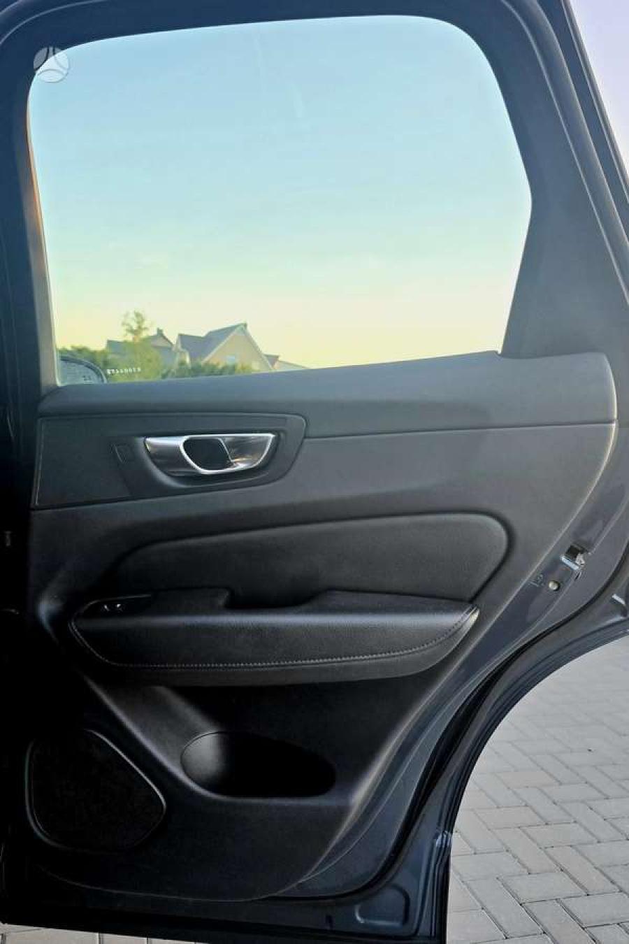 Blue Volvo XC60 2021 in Taurage, with an engine capacity of 2.00 L and mileage of 265 thousand km for 17900 €, photo 36 on AUTOMOTO.COM.LV
