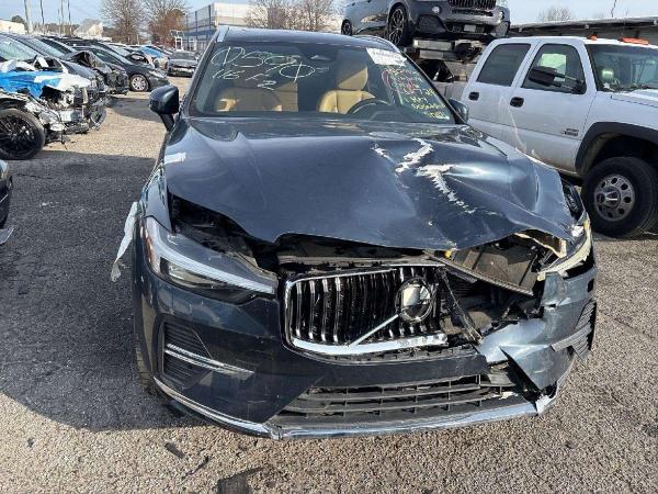 Blue Volvo XC60 2022 in Vilnius, with an engine capacity of 1.97 L and mileage of 110 thousand km for 12800 €, photo 2 on AUTOMOTO.COM.LV