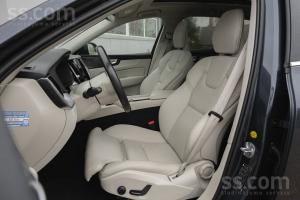 Blue Volvo XC60 2022 in Jelgava, with an engine capacity of 2.00 L and mileage of 140 thousand km for 32450 €, photo 8 on AUTOMOTO.COM.LV