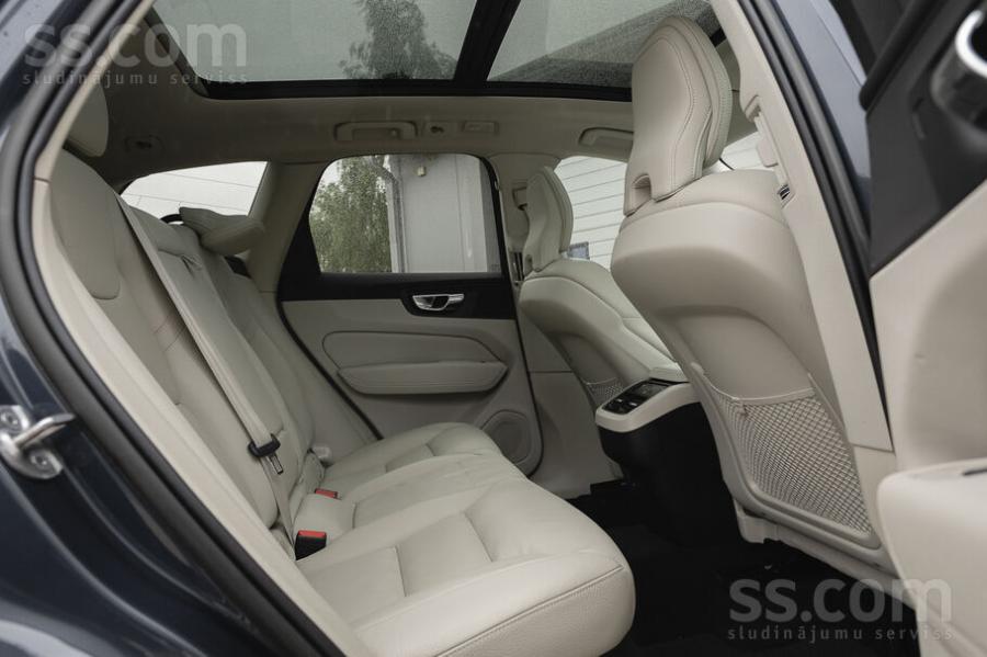 Blue Volvo XC60 2022 in Jelgava, with an engine capacity of 2.00 L and mileage of 140 thousand km for 32450 €, photo 12 on AUTOMOTO.COM.LV
