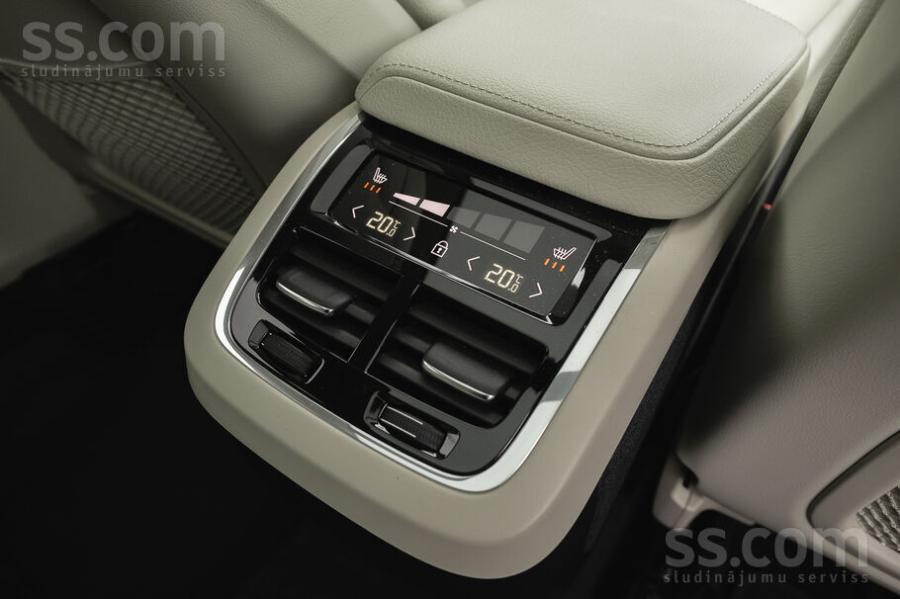 Blue Volvo XC60 2022 in Jelgava, with an engine capacity of 2.00 L and mileage of 140 thousand km for 32450 €, photo 13 on AUTOMOTO.COM.LV
