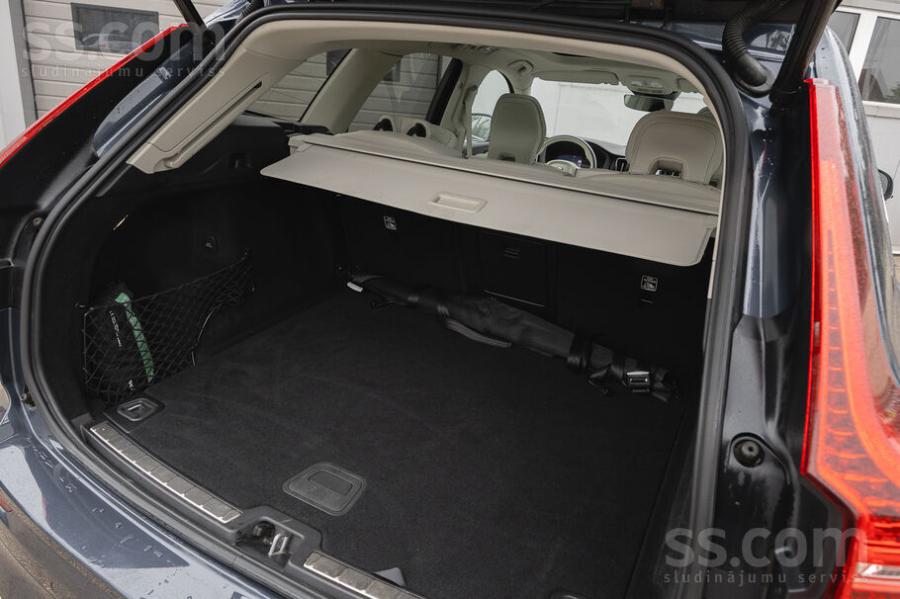 Blue Volvo XC60 2022 in Jelgava, with an engine capacity of 2.00 L and mileage of 140 thousand km for 32450 €, photo 14 on AUTOMOTO.COM.LV